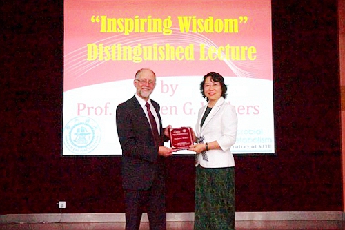 英国皇家学会院士Stephen G. Withers受聘上海交大顾问教授_综合新闻_上海交通大学新闻学术网