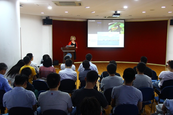 诺贝尔物理奖评审委员会委员Eva Olsson教授做客《材料名师讲坛》_综合新闻_上海交通大学新闻学术网